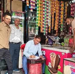 रतलाम / कोल्ड ड्रिंक पर MRP से अधिक वसूलने और बिना सत्यापन के तौल ...